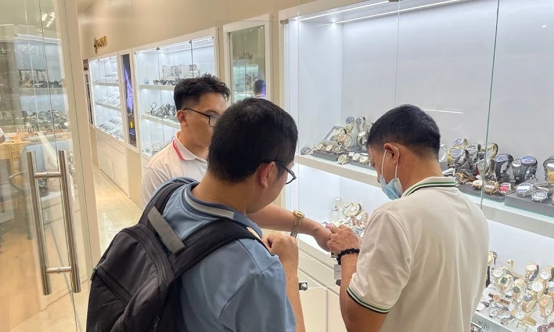 Địa chỉ mua đồng hồ Frederique Constant nam nữ chính hãng